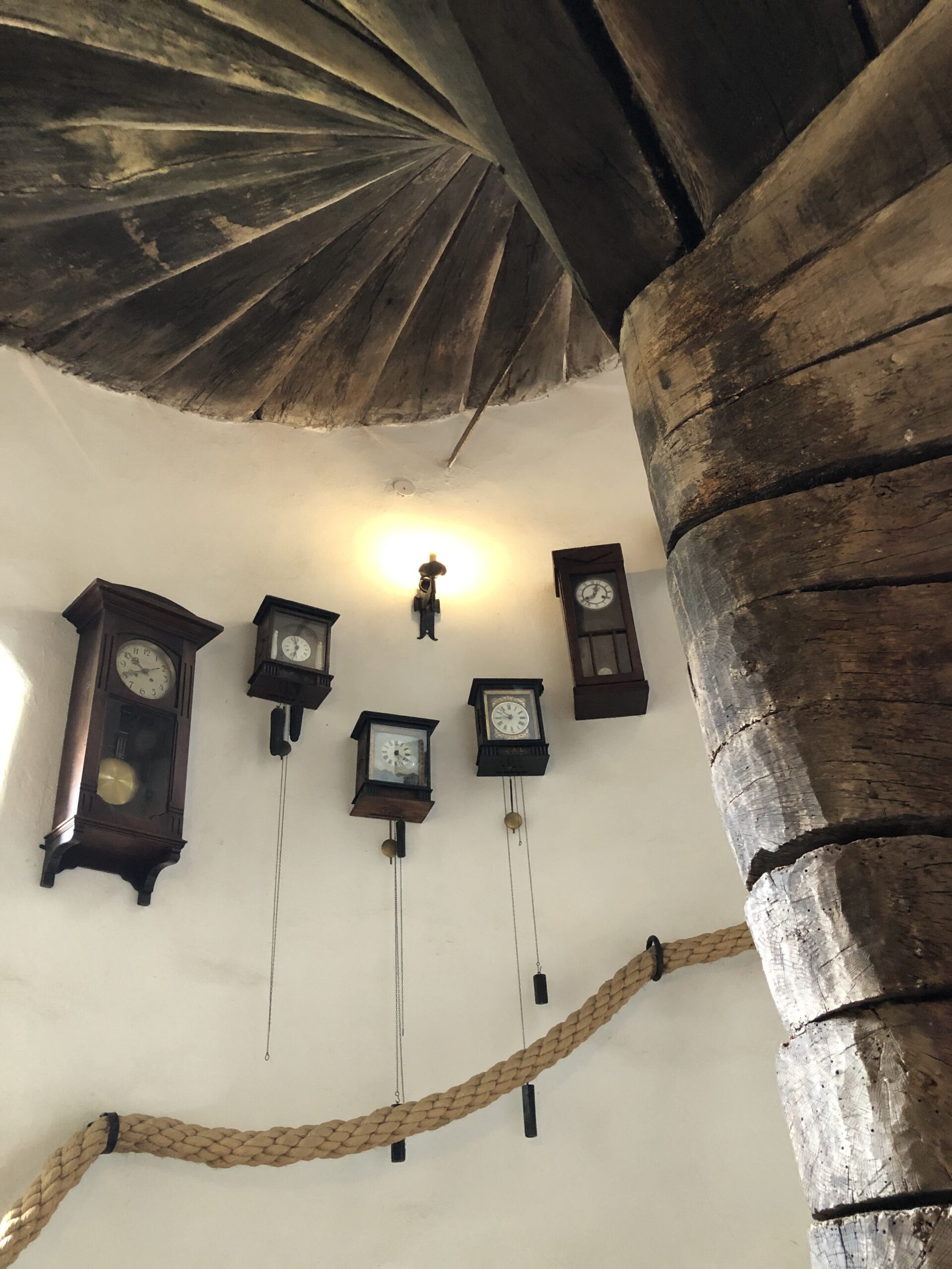 Vă invit la Castelul Bethlen-Haller, emblema domeniului viticol Jidvei ...