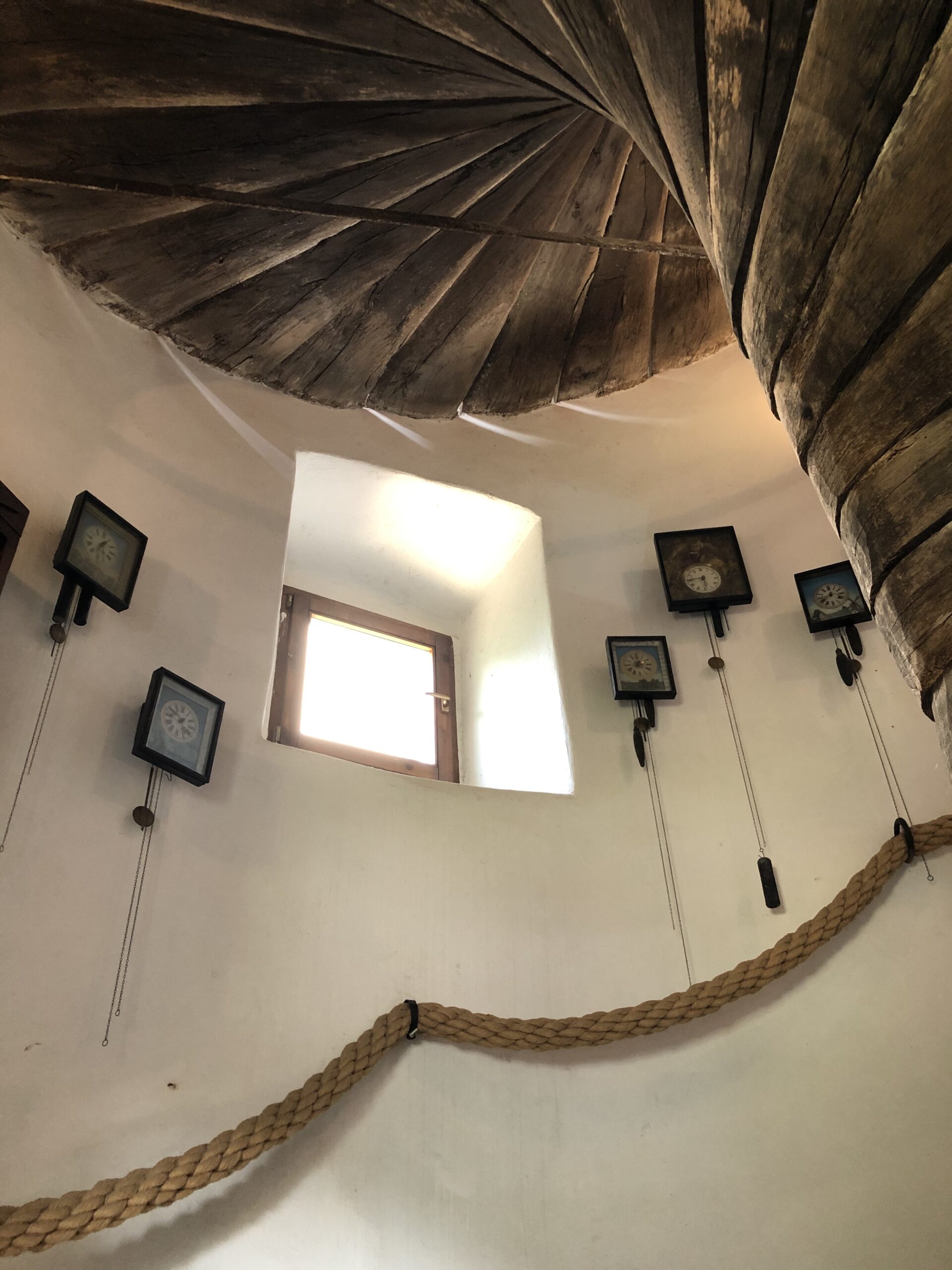 Vă invit la Castelul Bethlen-Haller, emblema domeniului viticol Jidvei ...