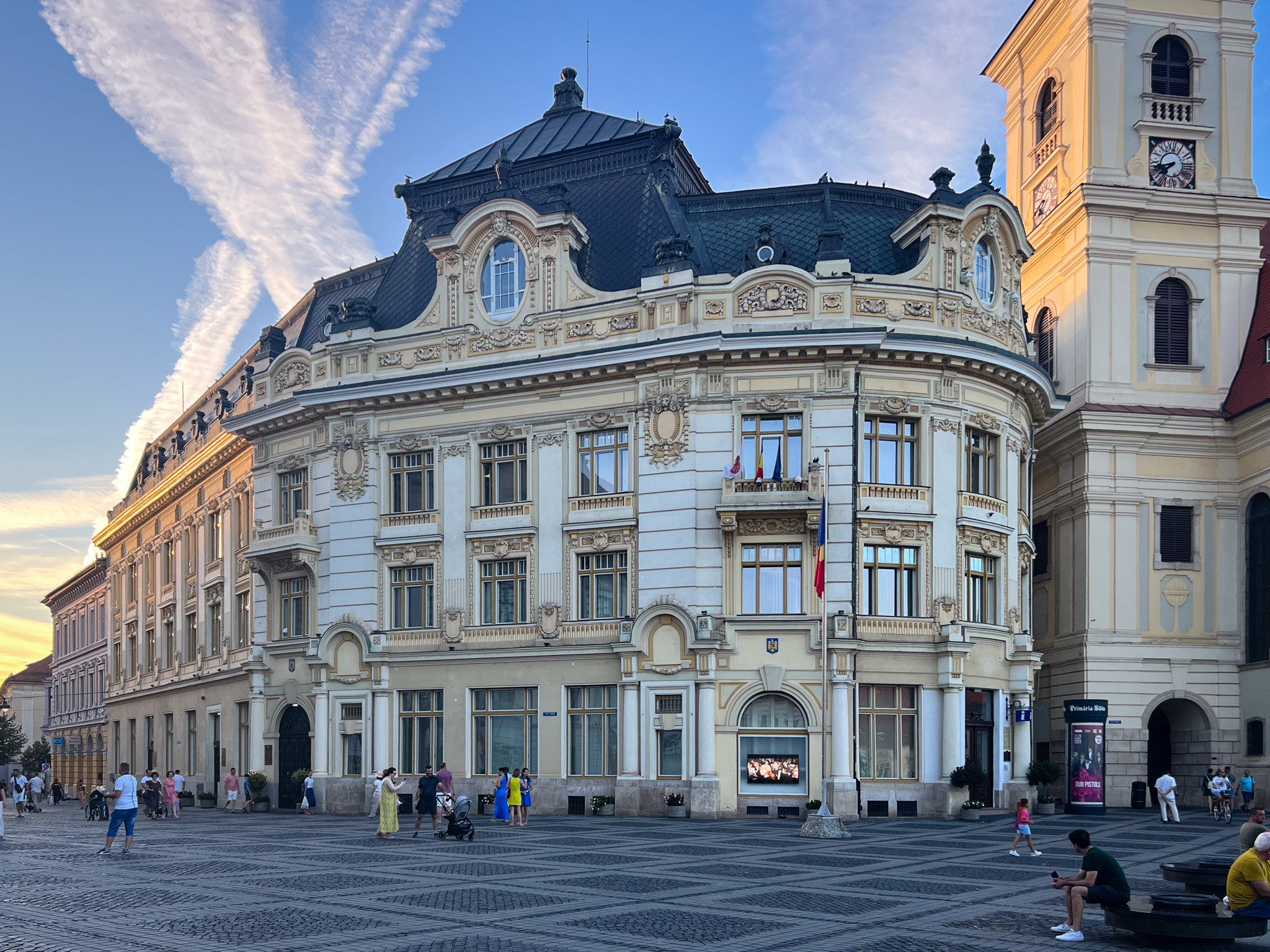 Sibiu: o vizită de două ore în orașul cu ochi care te privesc ...